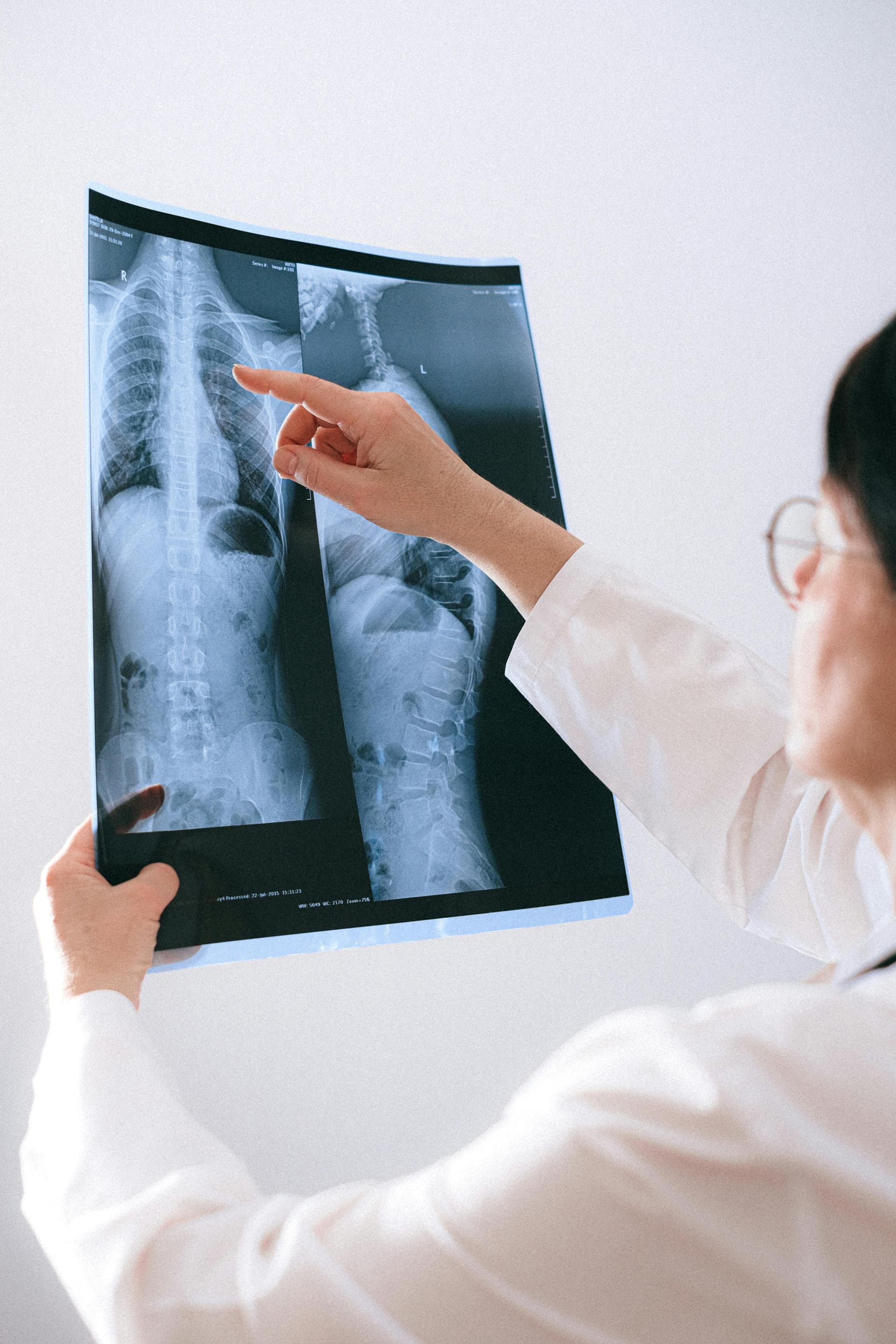 Lower Back Clunking: Causes, Symptoms, and Treatment Options | Harmony ...